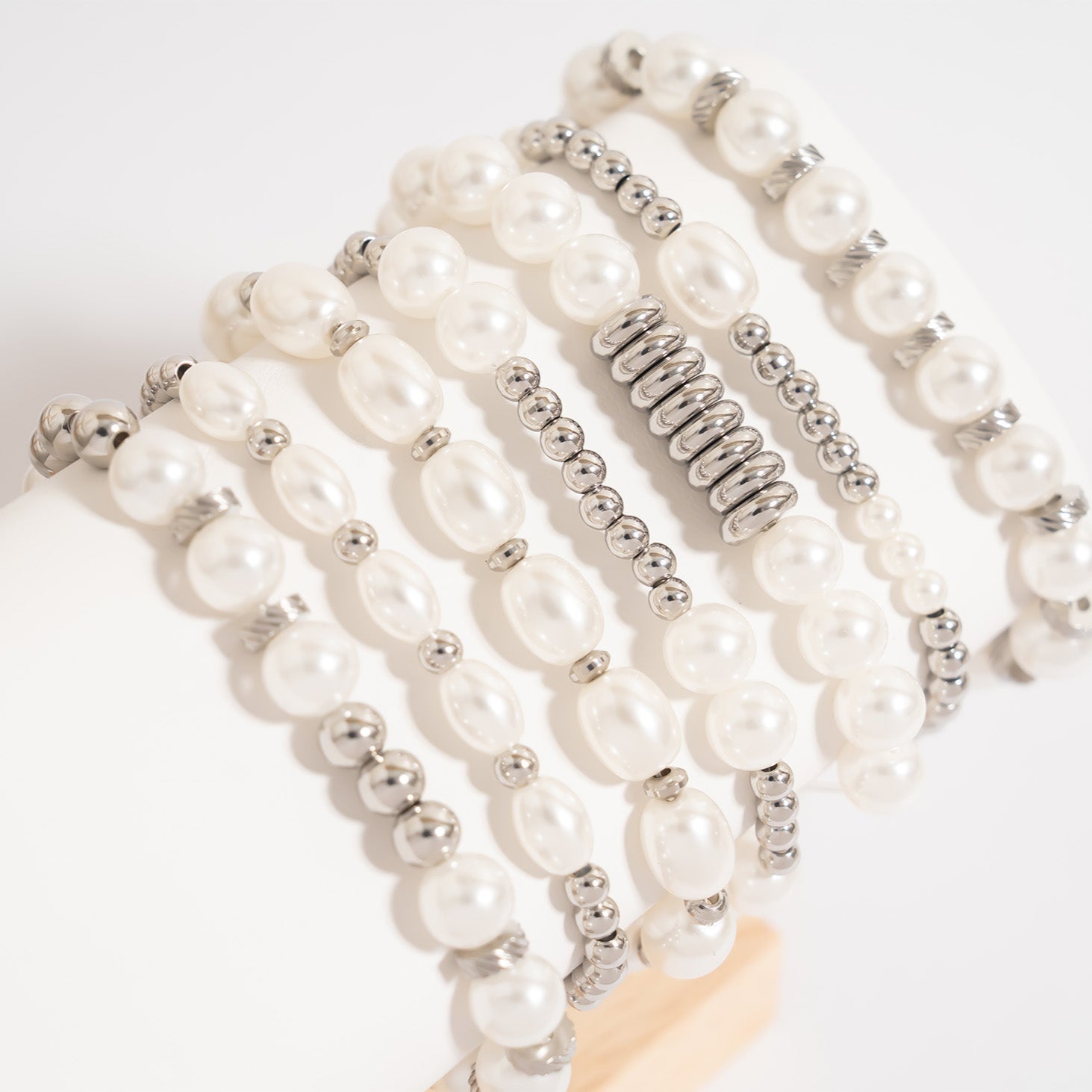 18K Gold PVD 8mm Kiska Glass Pearl Beaded Stretch Bracelet / BRJ1085